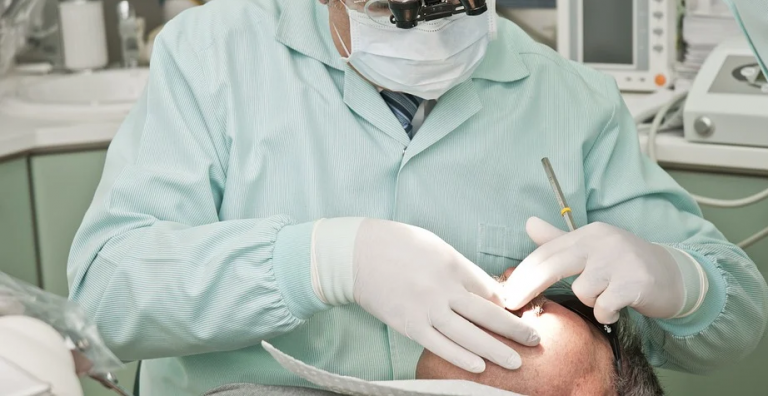 Le parodontiste, c’est quoi ? Quand le consulter ? – Média santé